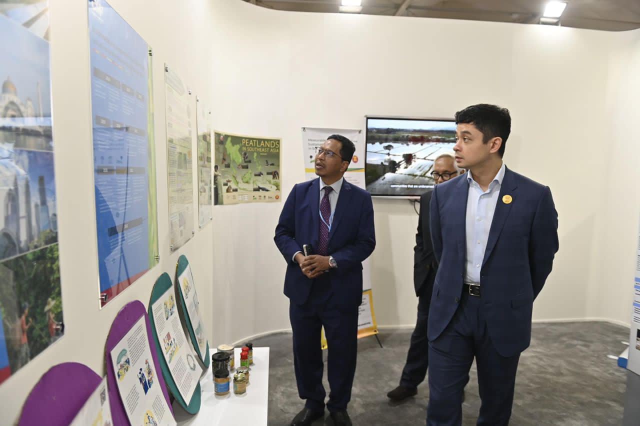 The Regent of Pahang visited the Malaysia Pavilion at the UNFCCC COP27 ...