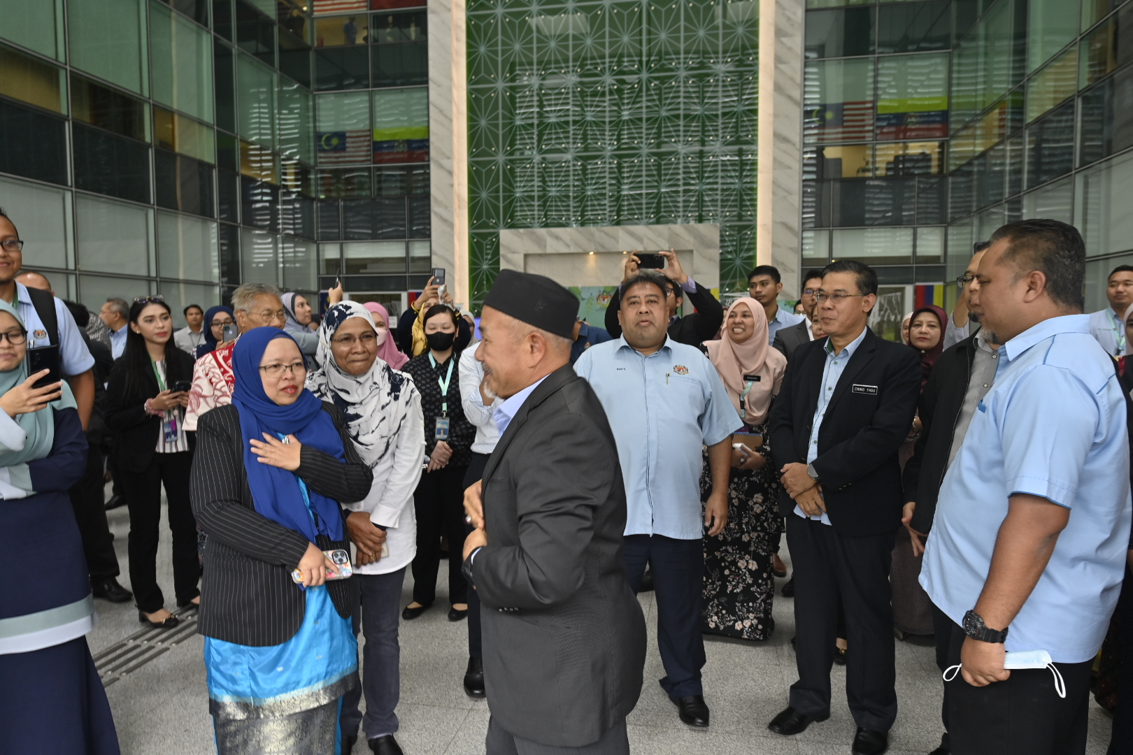 Sekalung penghargaan dan terima kasih kepada YB Dato’ Sri Tuan Ibrahim ...